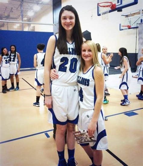 Pin Von Mario Kiveira Auf Tall Big Girls In 2024