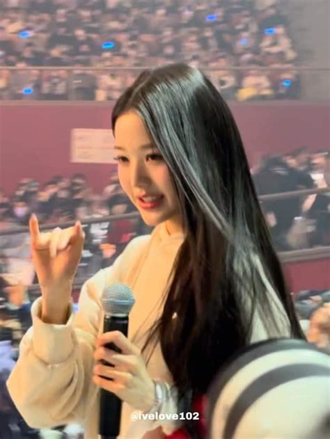 얼짱 아이브 팬콘서트에서 비주얼 레전드 찍은 장원영 