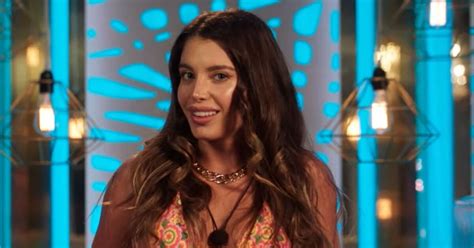 Flavia Laos En Netflix Sus Primeras Imágenes Y Qué Papel Cumple En