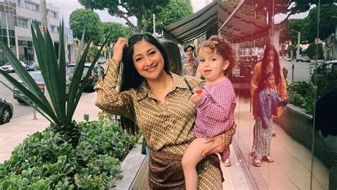 7 Potret Rahma Azhari Dengan Putri Bungsunya Yang Berwajah Bule Banget Foto 1