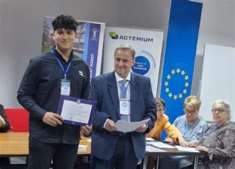 Elevul Sebastian Toader Scrie Istorie Pentru Liceul „grigore C Moisil