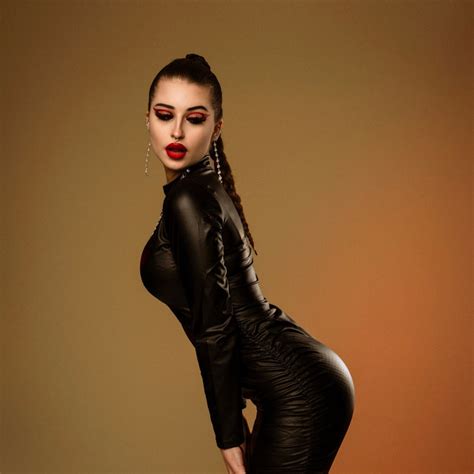 можно Song And Lyrics By Госпожа Эвелин Spotify