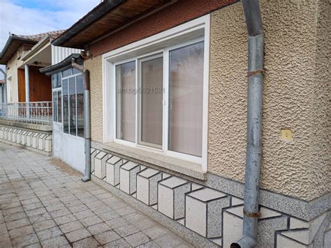 Масивна къща с гараж в с Коларово Едноетажна къща 157 кв м РЗП 1660 кв м двор Къщи Вил