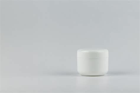 카피 공간으로 스킨케어와 미용학 모형 화장품용 무브랜드 플라스틱 항아리 텍스트 및 디자인용 Id 템플릿 브랜딩 0명에 대한 스톡 사진 및 기타 이미지 Istock