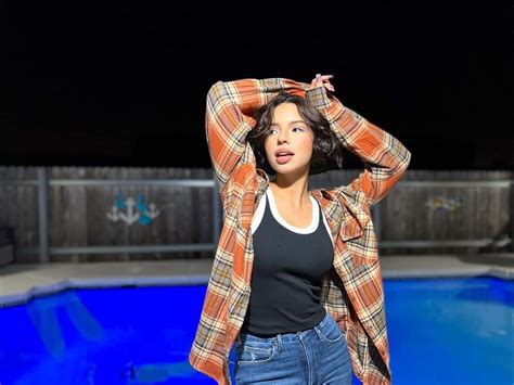 Lista Para Una Cogida Con Su Hermano Y Su Pap R Angelaaguilar