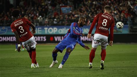 Брест заби нов шамар на Лион и оглави класирането