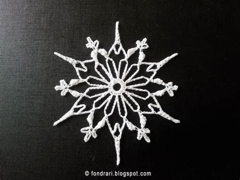 Heklað snjókorn Gothic Daisy Snowflake Crochet snowflakes Snowflake pattern Snowflakes