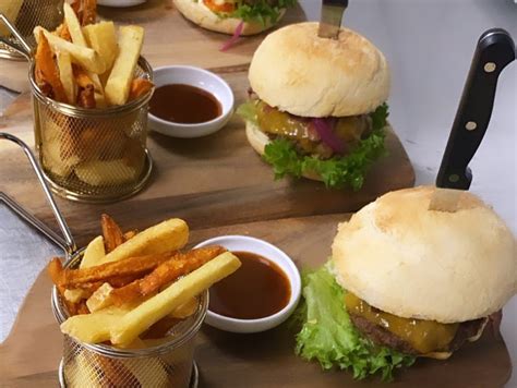 Quiz Og Burgerfest Husly Kafè And Catering Arrangement Visit Bø