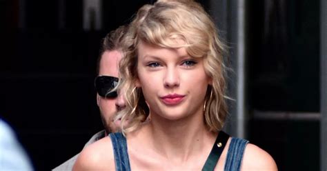 Has Taylor Swift Had A Boob Job Fans Speculate As The Star Reveals Bigger Looking Bust Mirror