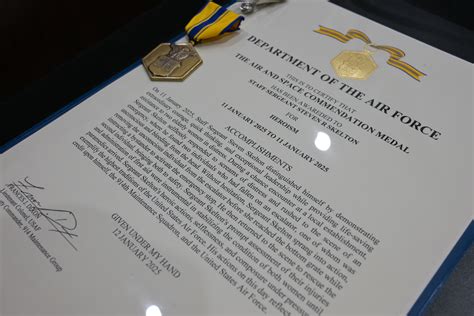Right Place Right Time 914 Arw Maintainer Receives Commendation Medal