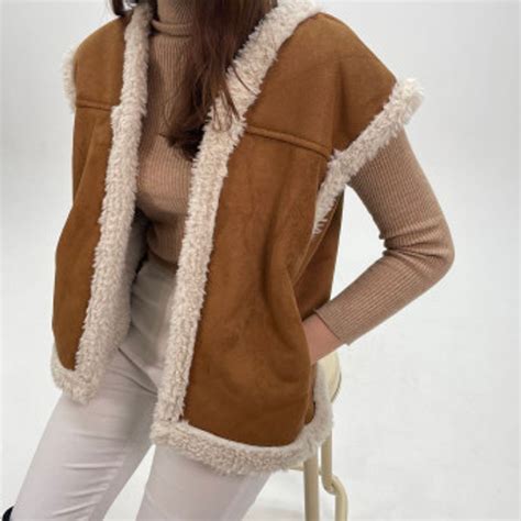 무스탕 스웨이드 뽀글이 양털 안감 조끼 캠핑코디룩