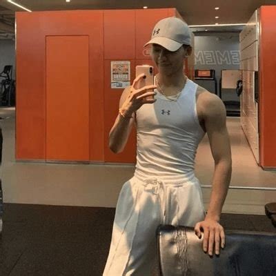 反差婊投稿 曝光 LLL Twitter