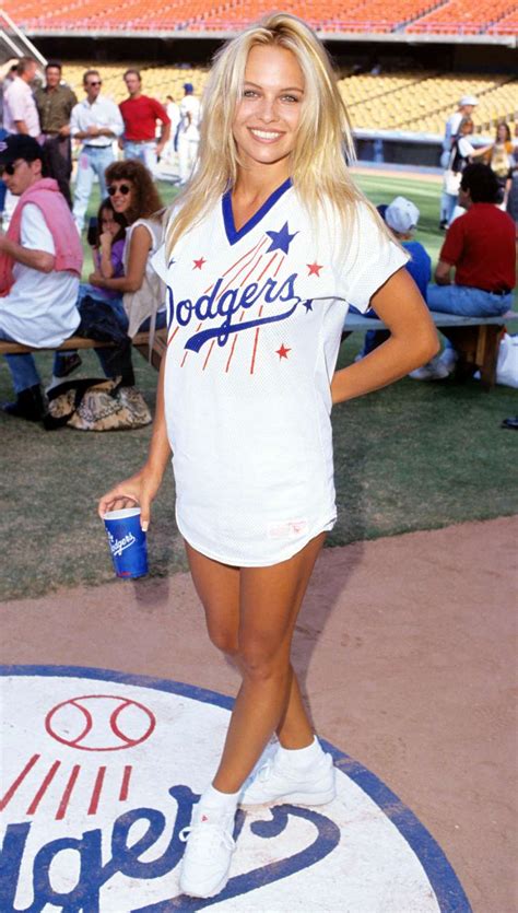 12 Stunning Throwback Photos Of Pamela Anderson In The 90s