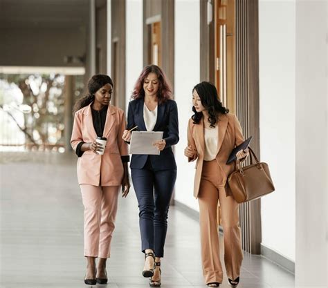 Business Casual Outfit Ideas for Women (With Examples for Inspiration ...
