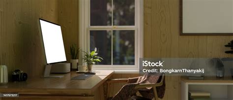 아늑한 나무 빈티지 홈 워크 스페이스 인테리어 디자인 나무 테이블에 Pc 컴퓨터 모형 0명에 대한 스톡 사진 및 기타 이미지 0명 3차원 형태 건축 Istock