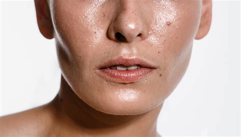 顔の脂が出なくなる方法・皮脂テカリ脂性対策に肌断食と水洗顔 脂性肌 水分不足 原因 Eoolv