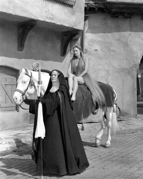 Amazing Photographs Of Maureen Oharas Naked Horse Ride Scene From The