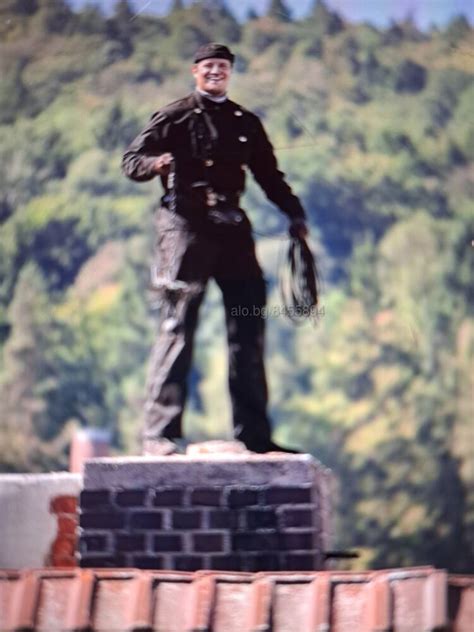 Коминочистач Почистване и отпушване на Комини Камини Варна Добрич Балчик Професионално п