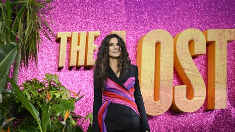 Тежки дни за Сандра Бълок Малко след смъртта на приятеля ѝ я дадоха на съд Звезди Woman Bg