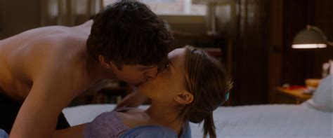 Naked Natalie Portman In No Strings Attached