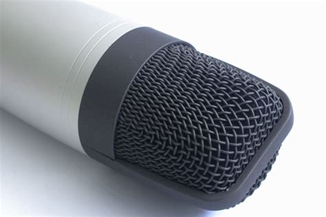 Mikrofon Kondensor Dalam Warna Perak Dan Hitam Foto Stok Unduh Gambar Sekarang Alat Musik