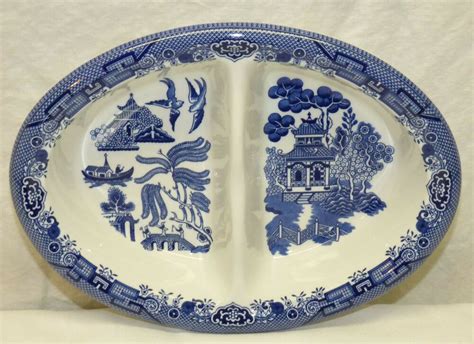Churchill Blue Willow England Oval Divided Vegetable Serving Dish Bowl Excellent Churchill