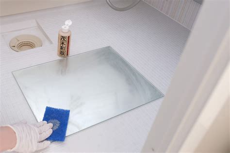 お風呂の鏡の外し方！意外と簡単＆水垢も落としやすい