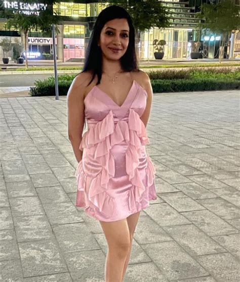 සචිනි අයේන්ද්‍රා මෙතෙක් කල් සඟවාගෙන සිටි දෙයක් එලියට දමයි Photos ගගන