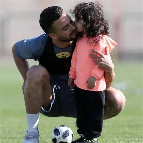 عکس شیطنت‌های دختر سروش رفیعی در تمرین پرسپولیس