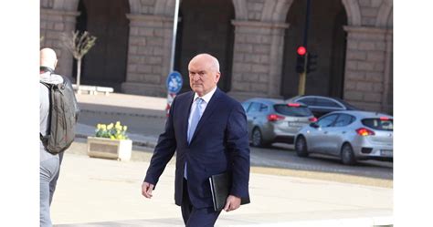 Главчев смени министъра на външните работи