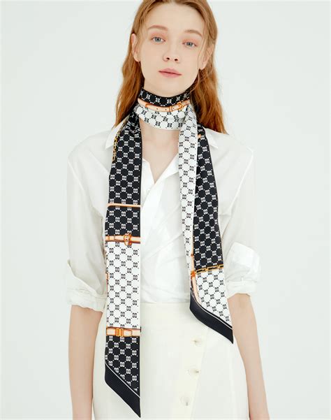 닥스핸드백 Dcsc1e025bk 21ss 블랙 프린트 실크 스카프