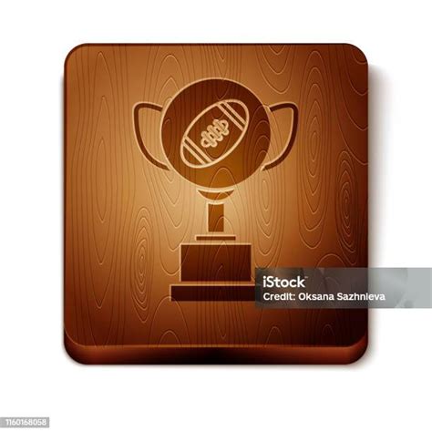 갈색 상 컵과 흰색 배경에 고립 된 미식 축구 공 아이콘 우승자 트로피 기호입니다 챔피언십 또는 대회 트로피 나무 사각형 버튼입니다 벡터 일러스트레이션 금속에 대한 스톡