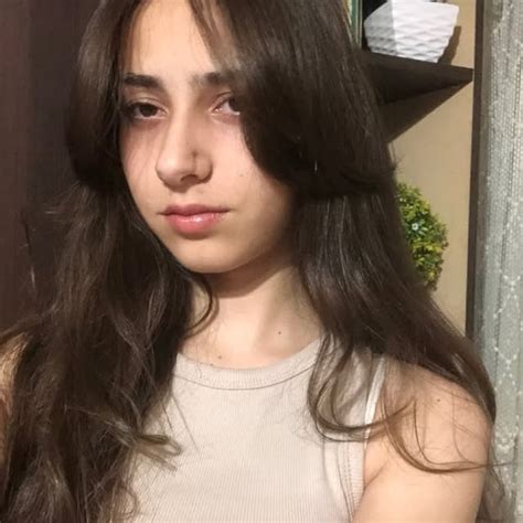 𝐼𝓁𝒶𝓇𝒾𝒶 𝒱𝑒𝓇𝓏𝑒𝒶 Ilariavzi On Threads