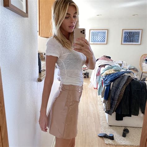 Elizabeth Turner Depop 2020 • Celebmafia