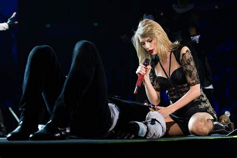 Taylor Swift Performs On Her Red Tour In Singapore Hawtcelebs
