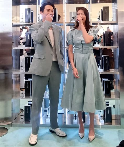 리쥬란 팝업스토어 참석한 주상욱 차예련 부부  연예이슈 수다방 네모판