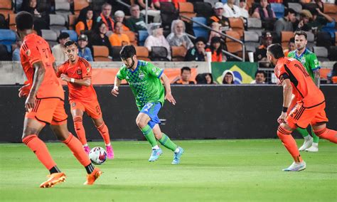 Houston Dynamo No Pudo Aguantar Con 9 A Seattle