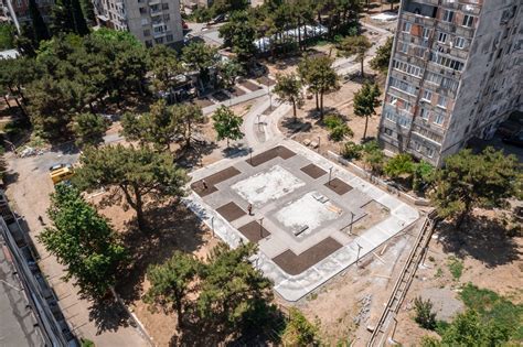 თბილისის მერია Tbilisi City Hall დიდ დიღომში „გუდვილის“ მიმდებარედ ე წ ანბანის ინსტალაცია
