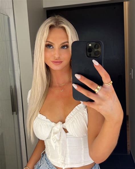 Blonde Selfie Rclothedwomen