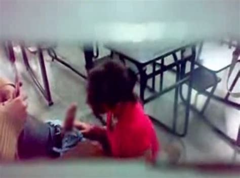 教室で先生にフェラしてる女子生徒がいたから盗撮したこれは大事件だわ（画像） ポッカキットポッカキット