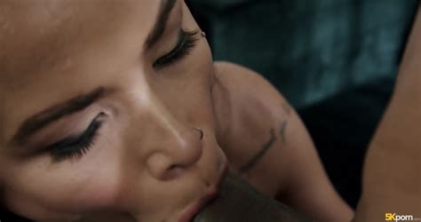 Agatha Reiss Does Hi Res Anal Eporner