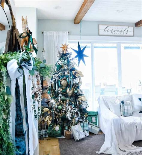 29 Christmas Tree Topper Ideas For Your Tree This Year