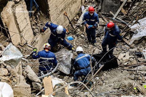 У Харкові завершили рятувальну операцію після російського удару під завалами знайшли шістьох