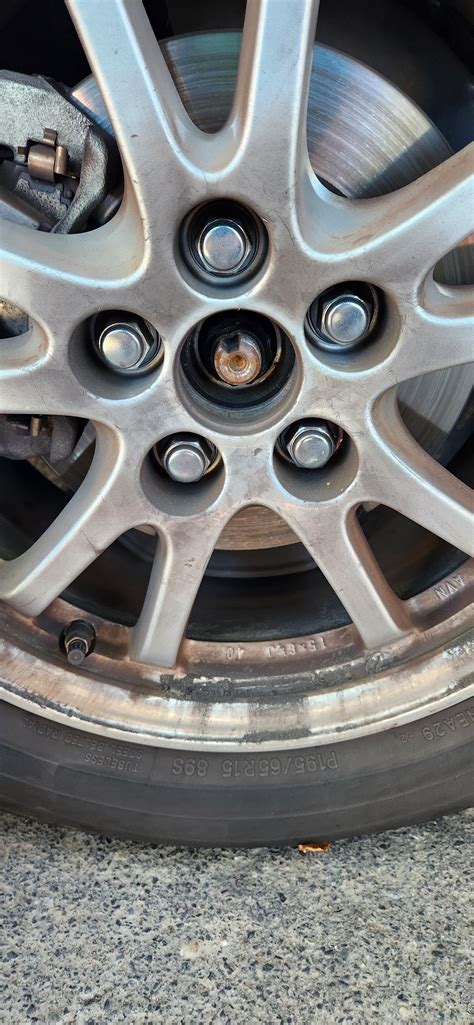 Is there 5 locking lug nuts here, or zero of them : r/MechanicAdvice