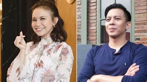 Beredar Foto Mesra Ariel Noah Dan Rossa Di Atas Sofa Hitam Salfok Sama