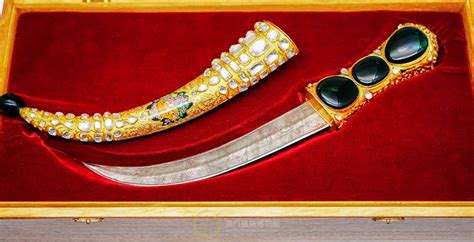 Replica Of Topkapi Emerald Dagger Macautimepiece Museum
