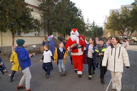 Mosul De La Poarta Povestea Mosului Cel Bun Care Le Aduce An De