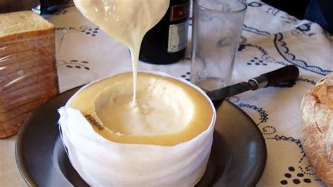 Aprenda A Fazer O Delicioso Queijo Português Serra Da Estrela