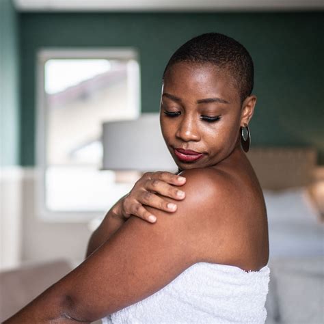 Scalp Detoxification How To Unclog Scalp Pores Sunday Edit