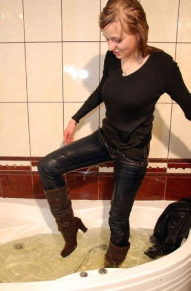 Cute Wet Girls 34 Pics